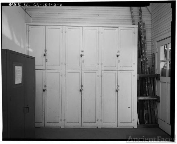 11. STORAGE LOCKERS INSIDE SHOP AREA. VIEW LOOKING NORTH....