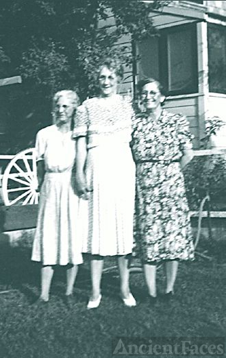 The 3 Lewis Sisters in 1942