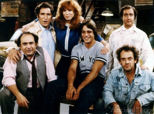 Danny DeVito, Juddi Hirsch, Tony Danza, Marilu Henner, Andy Kaufman and. Jeff Conaway