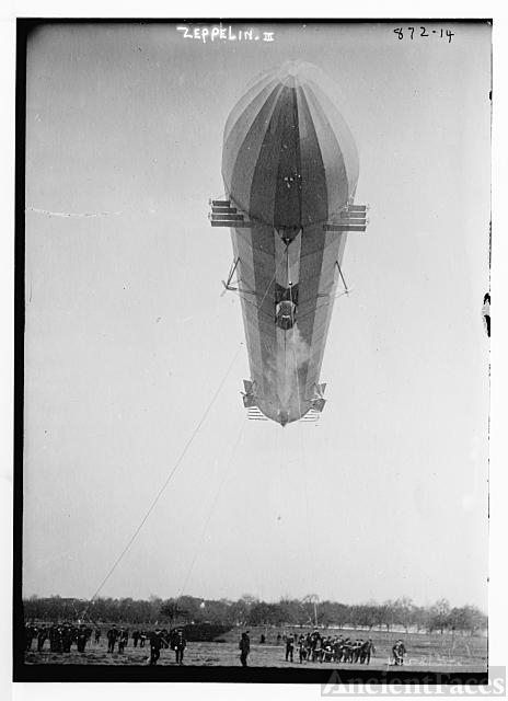 Blimp, Zeppelin No. 3, in flight
