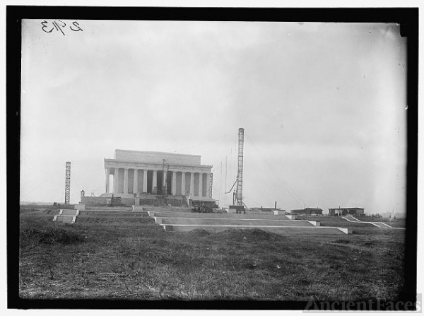 LINCOLN MEMORIAL UNDER CONSTRUCTION