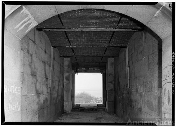 10. INTERIOR, SALLY PORT - Fort Gorges, Hog Island Ledge,...