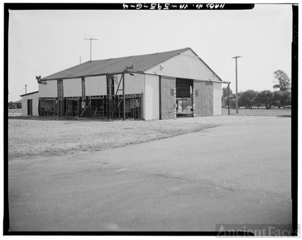 4. VIEW TO NORTHEAST OF SOUTH FRONT AND WEST SIDE - Fort...