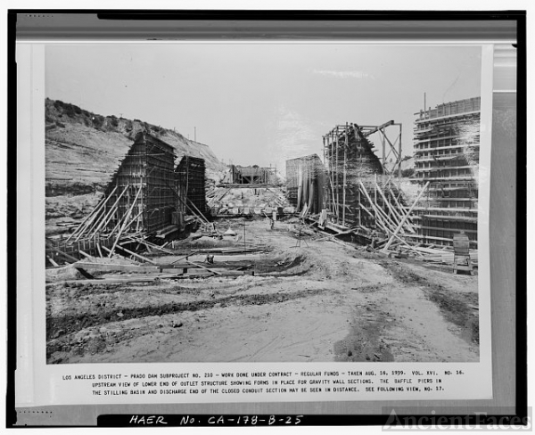 25. UPSTREAM VIEW OF LOWER END OF OUTLET STRUCTURE...