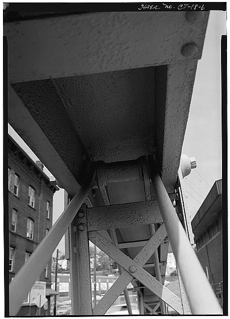 6. DETAIL VIEW SHOWING A PIN CONNECTION ON TOP CHORD