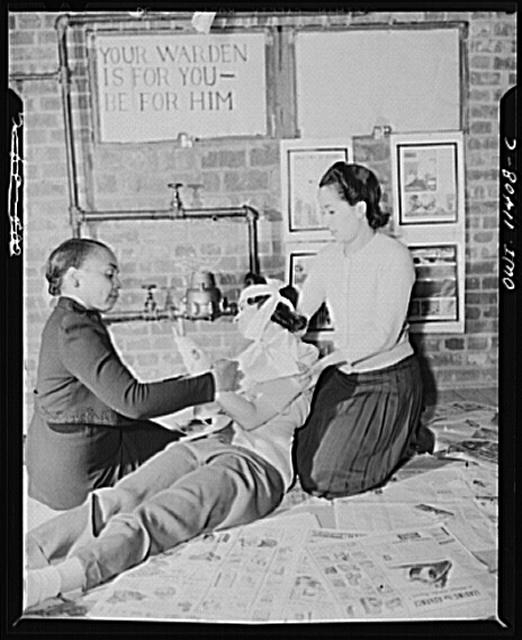 Washington, D.C. First aid class of the air raid warden...
