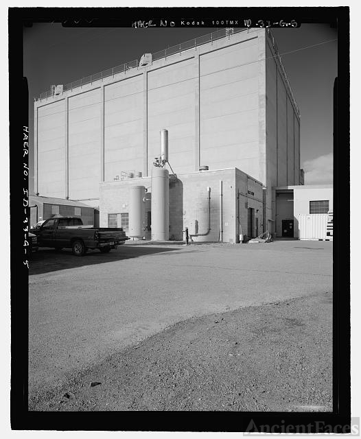 MTR BUILDING, TRA-603. NORTHEAST CORNER, NORTH SIDE...