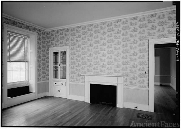 7. INTERIOR, FIRST FLOOR, SOUTHEAST SIDE OF CENTER ROOM