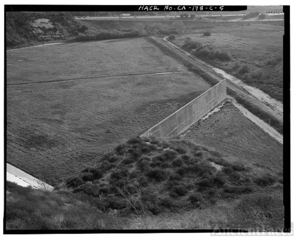 5. CONCRETE WING WALL AT BASE OF SPILLWAY FACE, FROM...