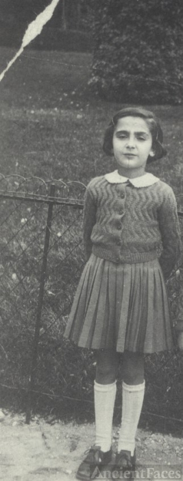 Jeanine Bloch, France