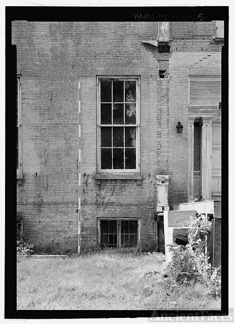 5. Detail of cellar and first floor windows, with scale...