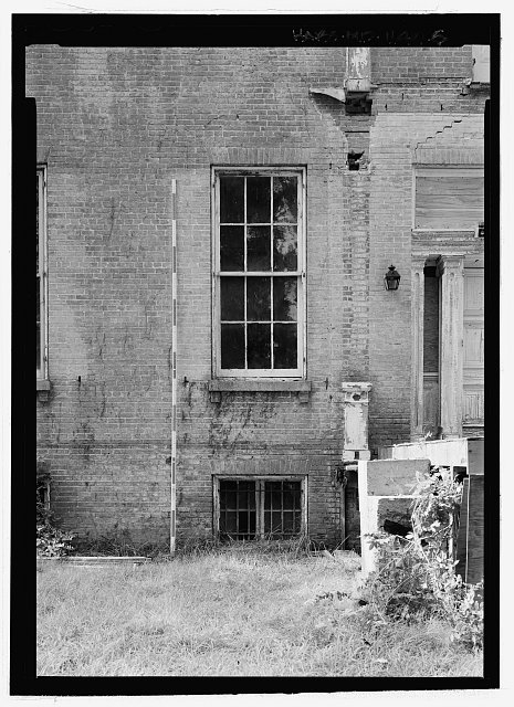 5. Detail of cellar and first floor windows, with scale...