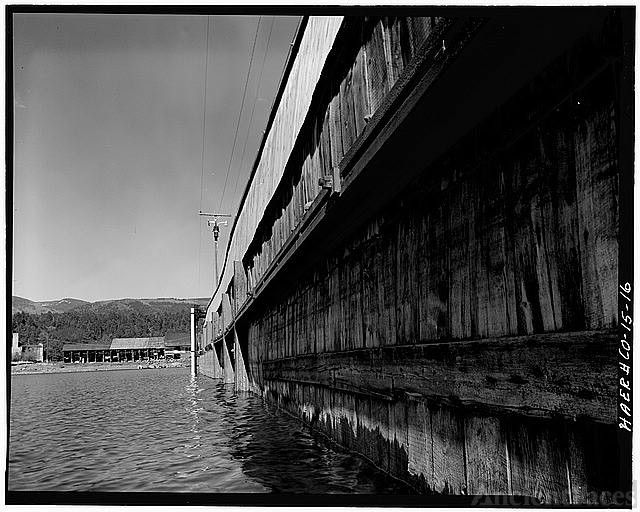 16. SIDE VIEW; DETAIL OF UPSTREAM FACE OF DAM--1980