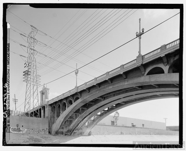 6. DETAIL VIEW OF NORTHSIDE OFF CESAR CHAVEZ BRIDGE...