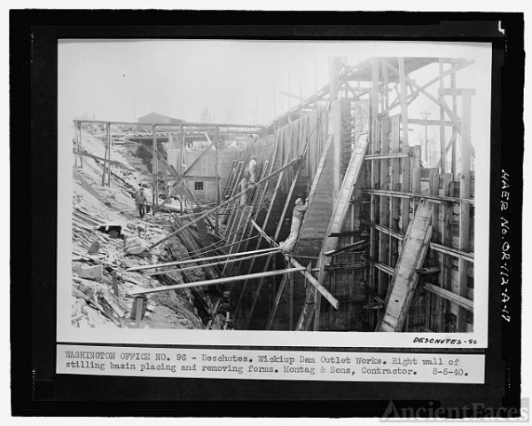 DESCHUTES. WICKIUP DAM OUTLET WORKS. RIGHT WALL OF...