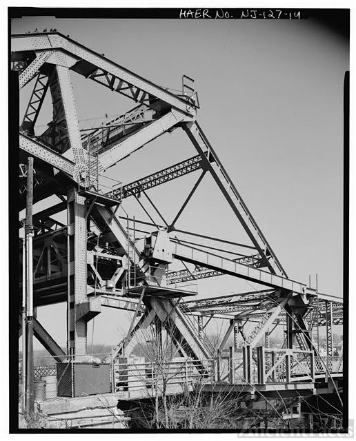 14. VIEW NORTH, LIFTING MECHANISM ON SOUTH SIDE OF BRIDGE...