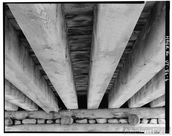 6. UNDER BRIDGE - CLOSE UP OF SUPPORT BEAMS T ABUTMENT