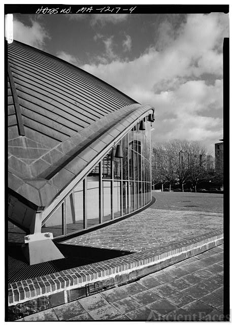 4. DETAIL VIEW OF WESTERN CORNER OF SOUTH ELEVATION