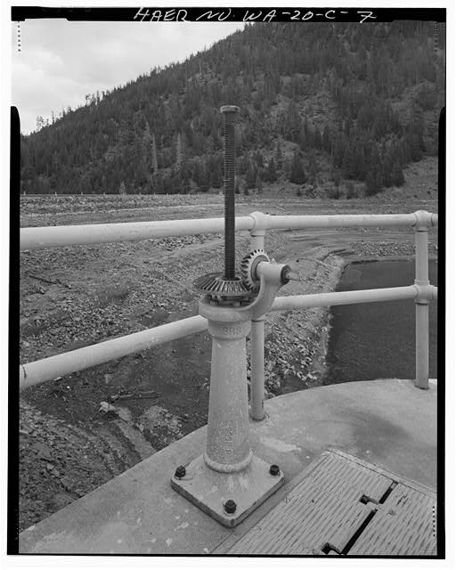 7. GATE OPERATING MECHANISM FOR SPILLWAY DRUMGATE,...