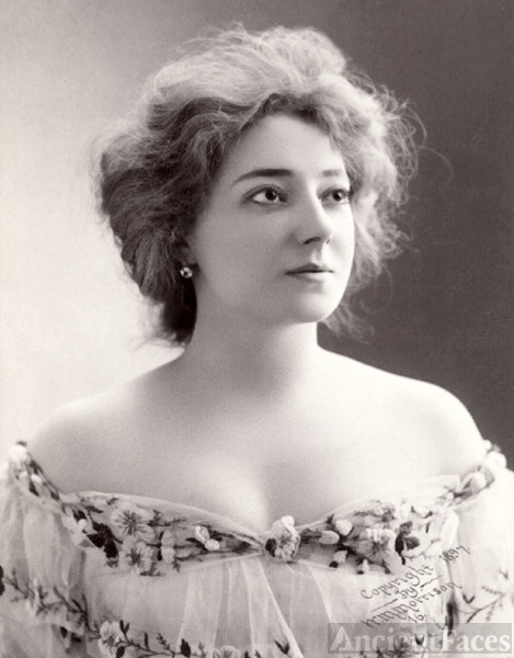 Helene Anna Held 001