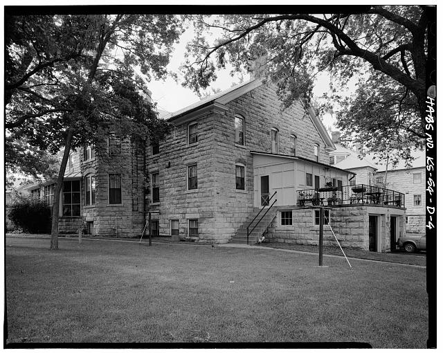 4. SOUTH & EAST FACADES, LOOKING NORTHWEST. - Fort Riley,...