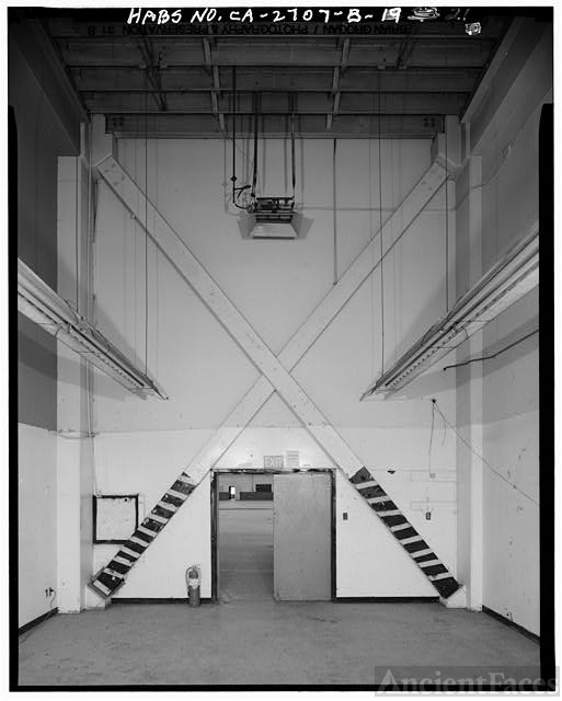 Hangar no. 2 structural detail. Tool room/GSE between...