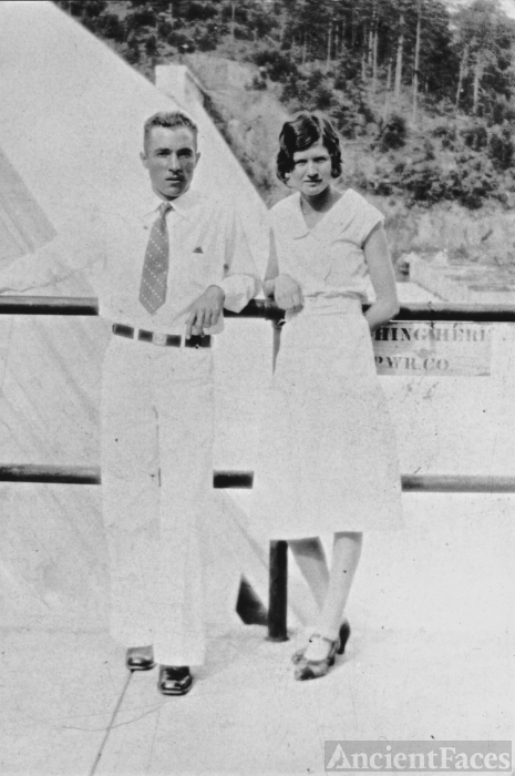 Leo and Mozelle Cheek Davis