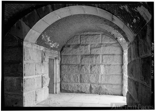 21. DETAIL, INTERIOR, BARREL VAULT - Fort Gorges, Hog...