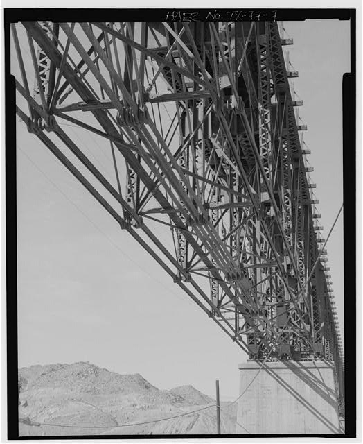 7. VIEW OF SOUTHERN PACIFIC RAILROAD BRIDGE, LOWER CHORD,...