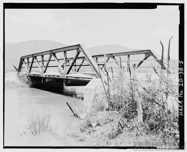 5. Elevation view of west side of bridge facing north