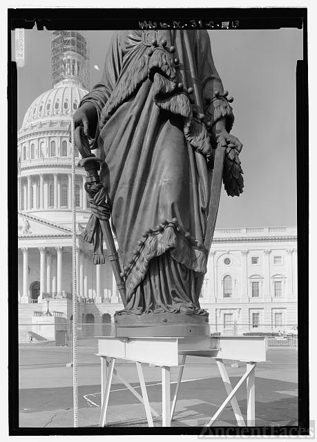 Close view of statue, with scale - U.S. Capitol, Statue...