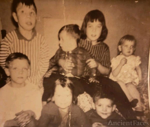 Nancy Combs and siblings