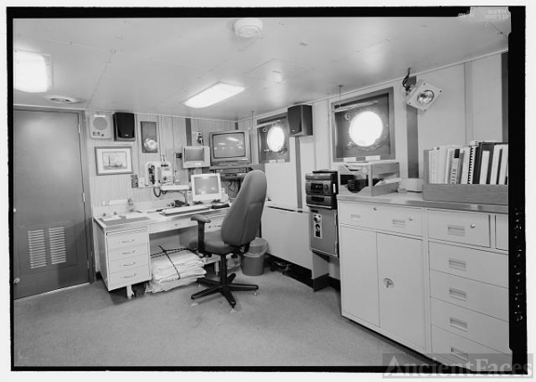 18. CAPTAIN'S CABIN. - U.S. Coast Guard Cutter...