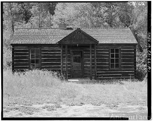 1. VIEW OF FRONT, FACING NORTH, BUILDING A - Horseshoe...