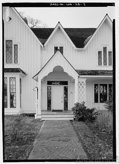 Detail of entrance of commandant's house - Fort Simcoe,...