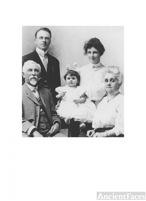 Ferree-Collisson Family Portrait-1907