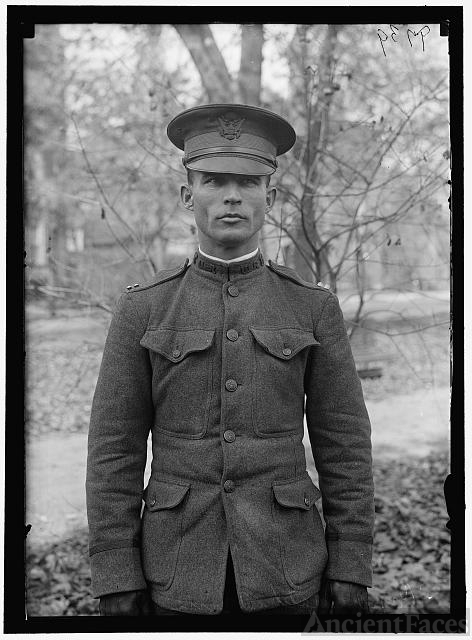 UNIFORMS: CAPTAIN, ARMY