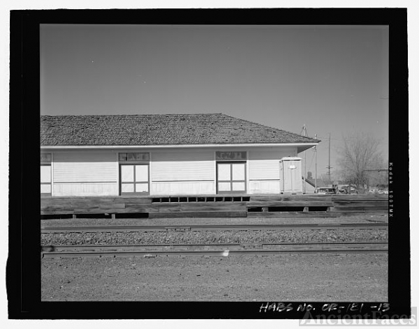 Partial elevation view of the Oregon Trunk Railway...
