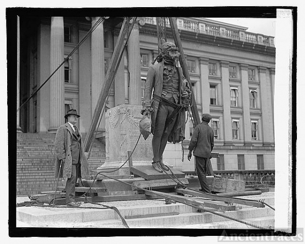 Placing Hamilton statue