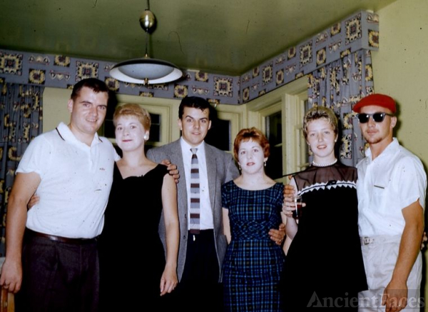 The Tracey family with spouses