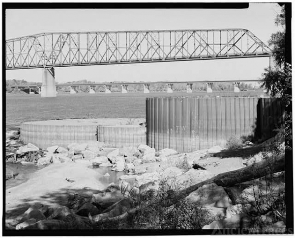 6. DETAIL VIEW OF LOW-WATER DAM SHEET PILE CELLS, LOOKING...