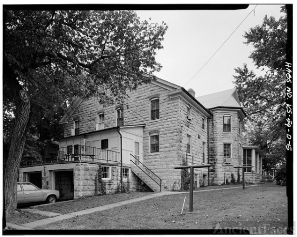 5. NORTH & EAST FACADES, LOOKING SOUTHWEST. - Fort Riley,...