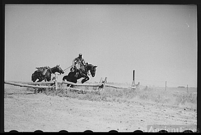 Fort Riley, Kansas. Soldiers of a cavalry machine gun...