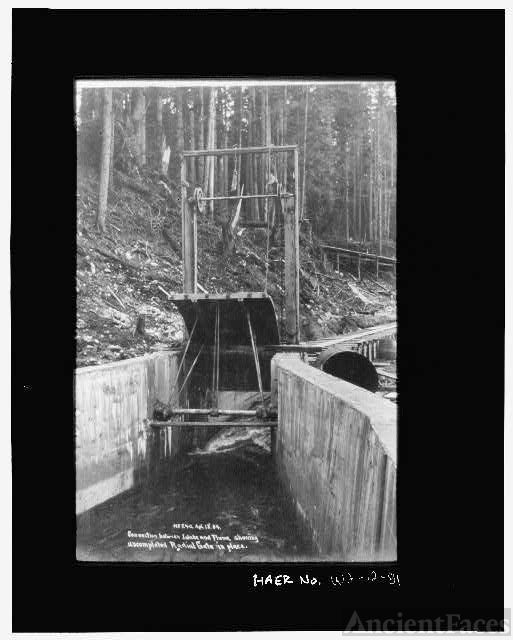 81. VIEW OF CONNECTION BETWEEN INTAKE AND FLUME, SHOWING...