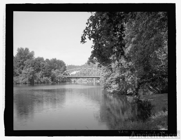 Elevation view of Applegate River Bridge, view looking...