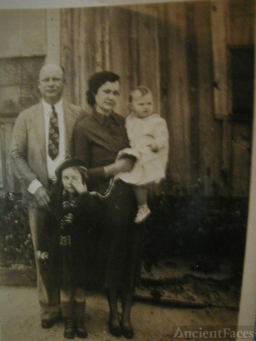 Hand, Claud and his Wife Julis and family