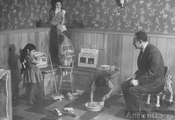 Haim Ginott and children