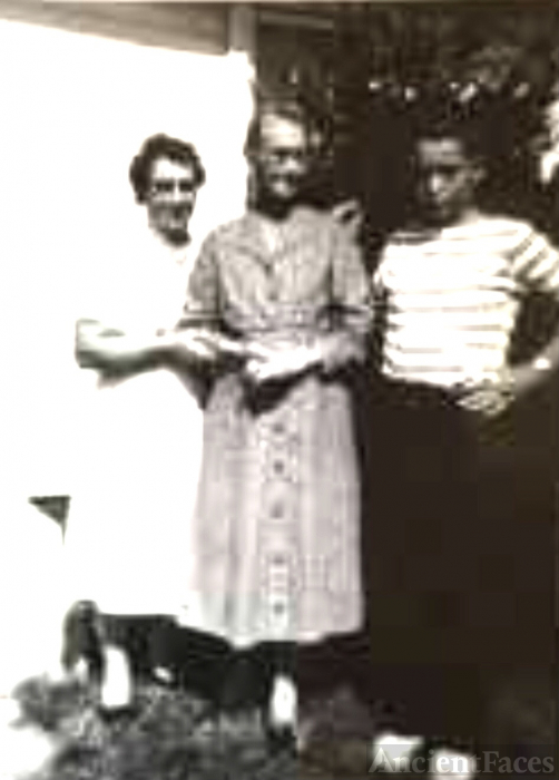 Ruby Irene (Nott) Bonecutter, Daisy (Patterson) Bonecutter, Freddie ...