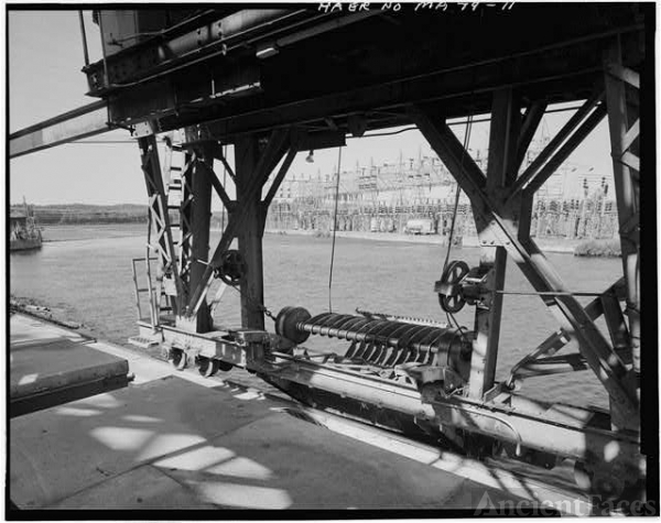 11. VIEW FROM INSIDE OF CRANE SHOWING TRASH RAKE IN...