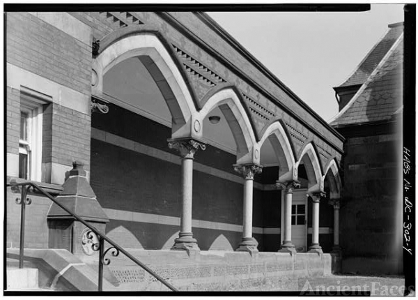 4. SOUTH ELEVATION, DETAIL OF ARCHED PASSAGEWAY